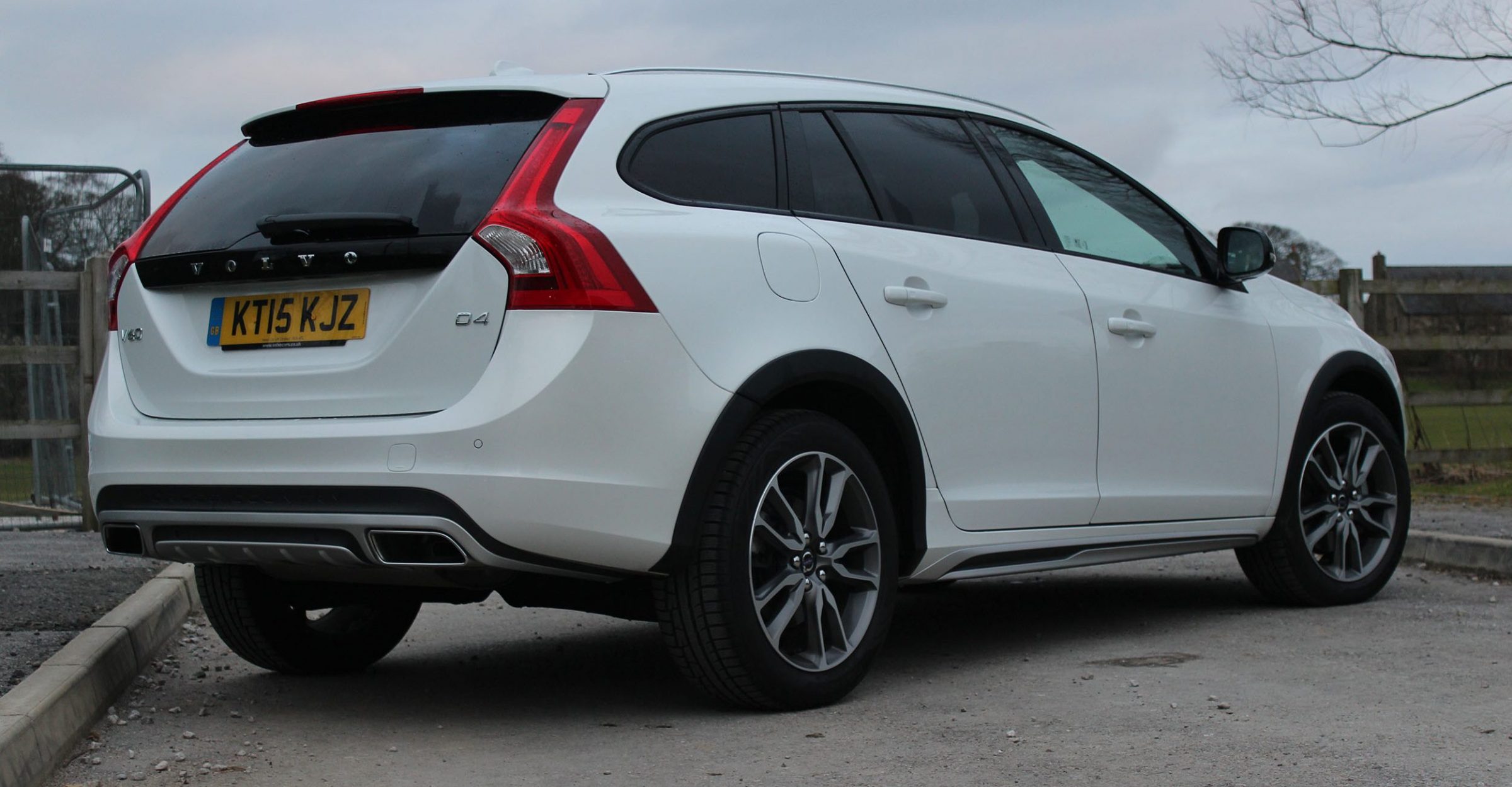 REVIEW - Volvo V60 Cross Country SE Lux Nav – Simply Motor