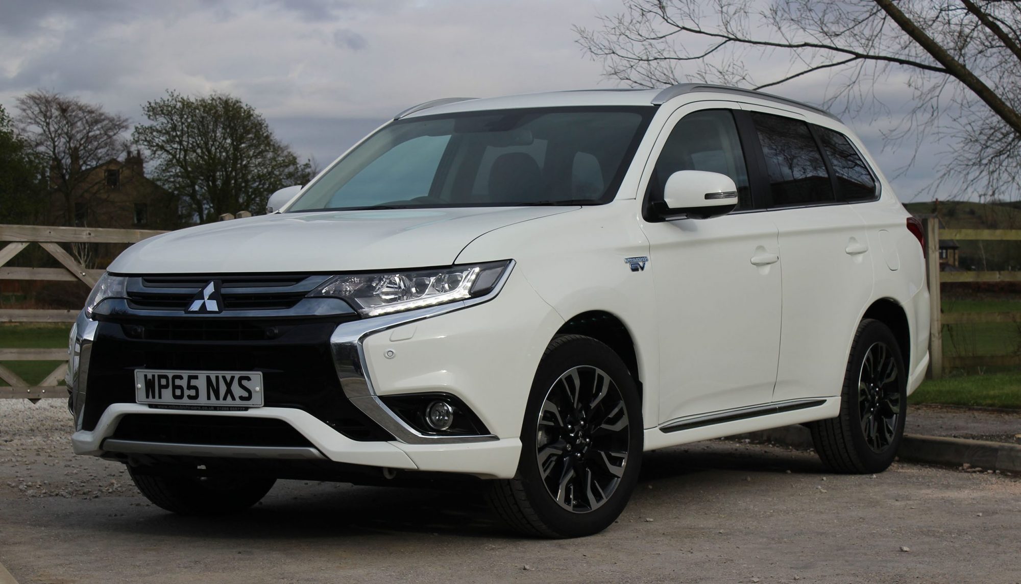 REVIEW - Mitsubishi Outlander PHEV GX4hs – Simply Motor